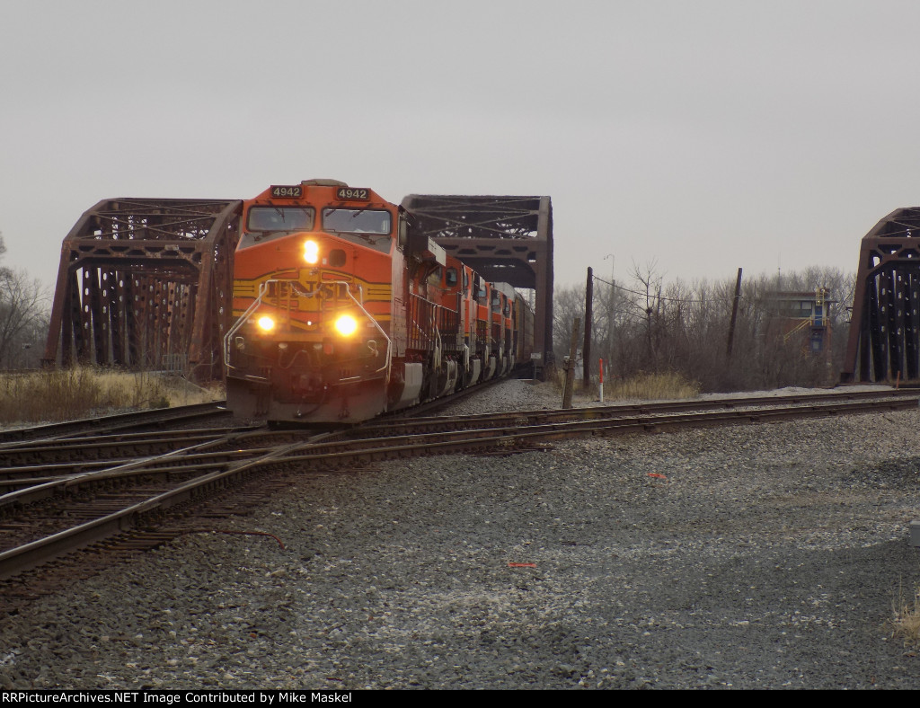 BNSF 4942